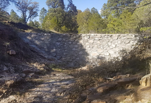 La construcción de trincheras en fincas ayuda a prevenir la erosión en ...